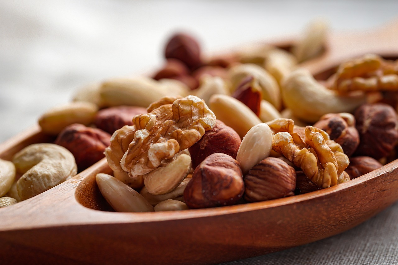 Best Way to Eat Nuts to Get the Maximum Benefits - Sataahar